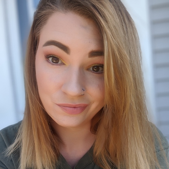 Hayleigh's Closet (@hayleigh_xx) | Poshmark